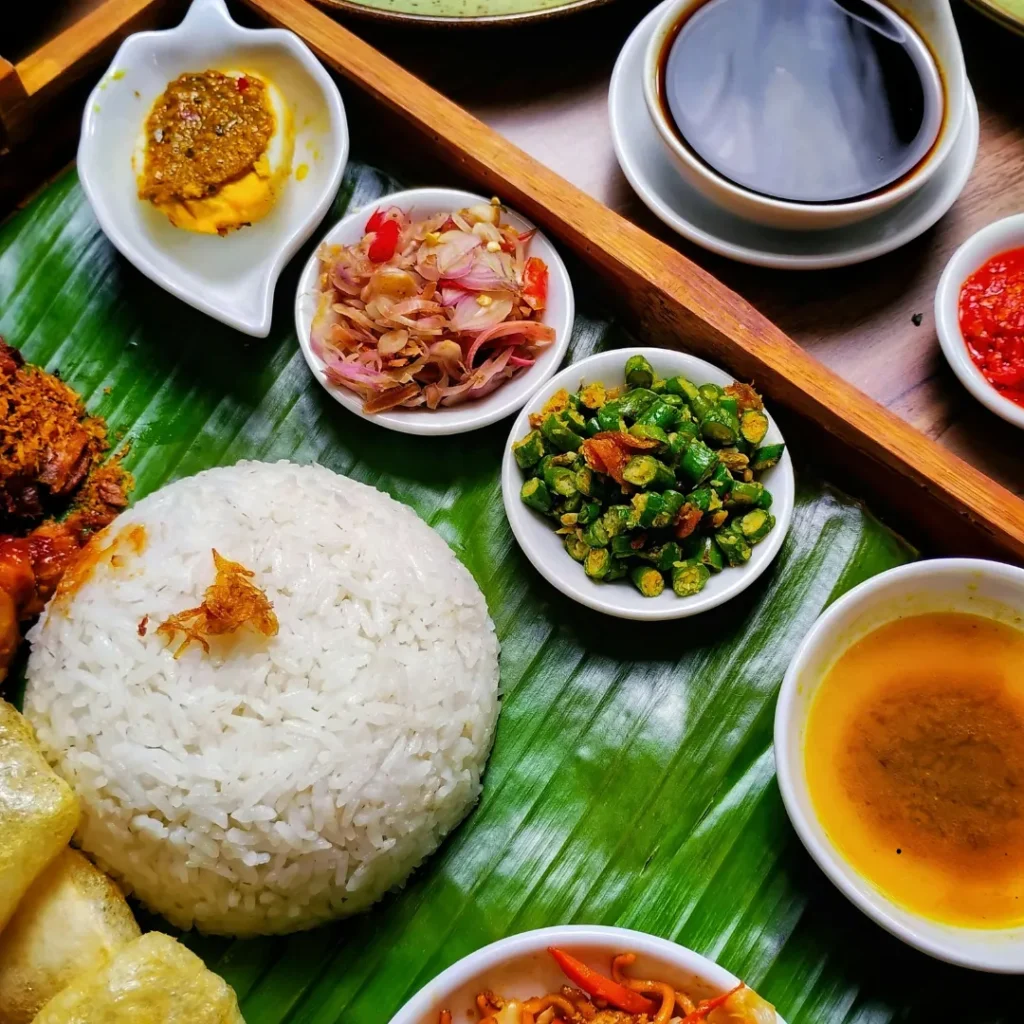 Deretan Makanan Padang Enak di Bandung yang Wajib Dicoba!